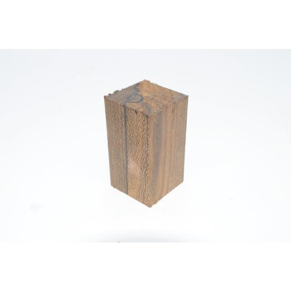 ジリコテ（シャム柿）約サイズ：3ｃｍ×3ｃｍ×厚5.6ｃｍ数量：1個状態：新品発送：画像の現品をお届けいたします。製造：日本製　素材：ジリコテ（シャム柿）比重：0.88（※1以上で水に沈みます。）材質の特徴柿とありますが、いわゆる黒柿とは別...