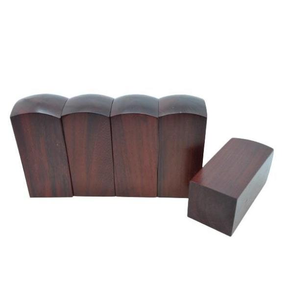 サイズ  約30ｍｍ　高7ｃｍ  数量  1個   状態   新品（同等品の発送）   紅檀は銘木となる木材です、耐久性、密度も高く高級木材とされております。また艶上がりもよく印材としても大変珍重されております。※こちらの印材をベースに印鑑...