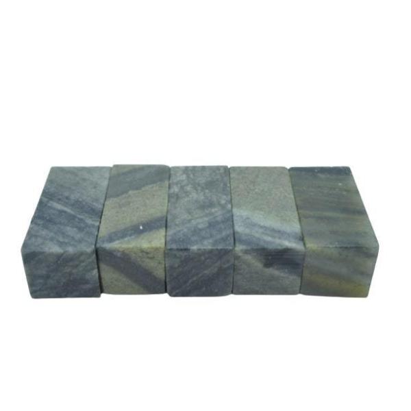 サイズ  約2ｃｍ×2ｃｍ×4ｃｍ   数量  1個   状態   新品（同等品ランダム発送です。）●青田黒点石の特徴青田黒点石は近年新しい印材で、いつまで流通するかは不明ですが、色彩は黒凍ベースの中に文様が入っておりますが不特定な柄で茶系...