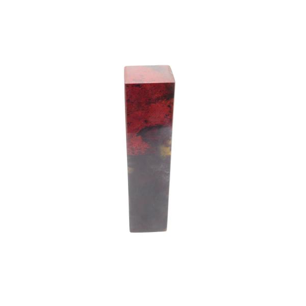 サイズ ： 約2ｃｍ×約2ｃｍ　高さ8.3ｃｍ数量 ：1個   状態：新品材質：桂林鶏血玉付属：箱●桂林鶏血玉印材鶏血石には種類が多数あり、有名なのが巴林鶏血ですが、その他昌化鶏血などがあります。それぞれに特徴がありますが、桂林鶏血玉は、黒...