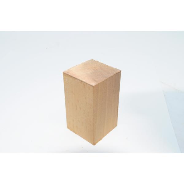 イスノキ約サイズ：3ｃｍ×3ｃｍ×厚5.5ｃｍ数量：1個状態：新品発送：画像の現品をお届けいたします。製造：日本製　素材：イスノキ比重：0.75〜1.02（※1以上で水に沈みます。）材質の特徴非常に重硬で、イスノキは日本の木材の内で最も重い...