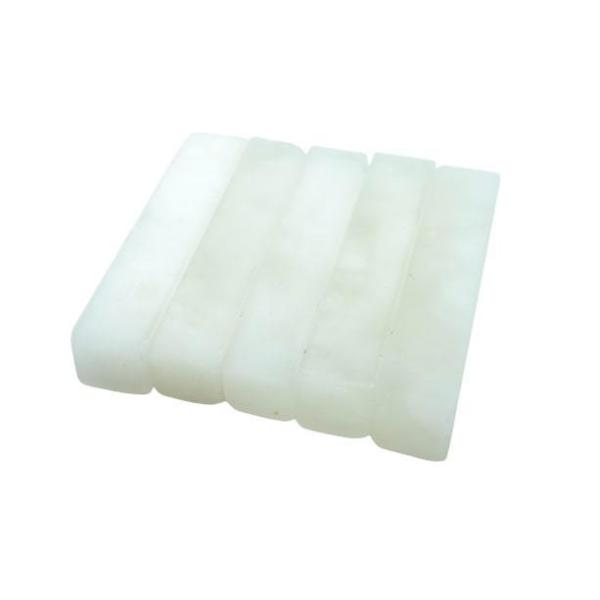 絵ハガキ、色紙にオススメサイズです、一辺が1ｃｍになりますサイズ：約1ｃｍ×1ｃｍ×5ｃｍ数量  1個   状態   新品（同等品ランダム発送です。）●青海石の特徴青海石の特徴は、なんといっても刃当たりの良さになります。非常に彫りやすく特に...