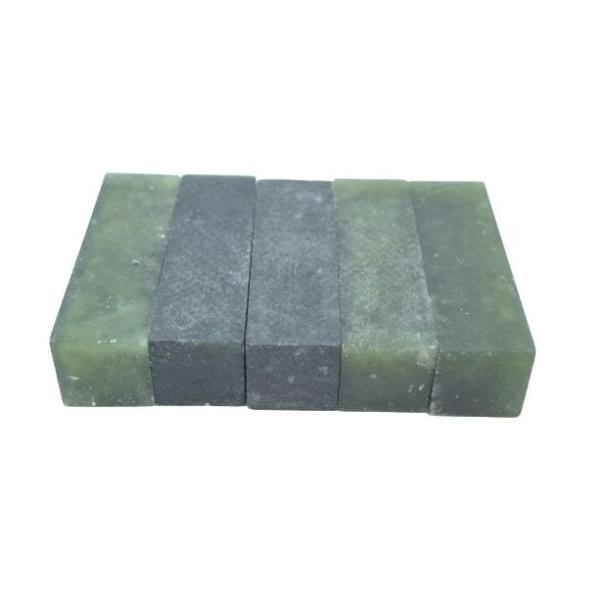 サイズ  1.5ｃｍ×1.5ｃｍ数量  1個   状態   新品（同等品ランダム発送です。）●丹東黒緑石の特徴丹東黒緑石の特徴はその色彩になります。粒子が粗いにもかかわらず素直な彫り味があり、カケ味はあまりございません。印材に硬度の高い不純...