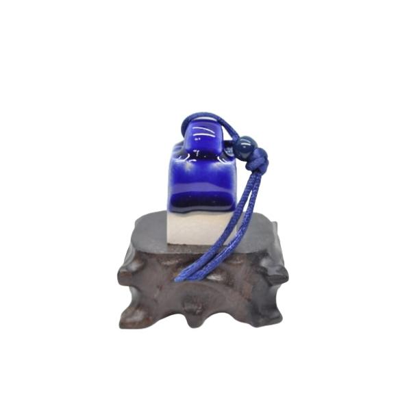 約サイズ：2.3ｃｍ角　高さ4ｃｍ状態：新品　数量：1個材質：陶器陶器材質の篆刻印材です、生焼きですので、篆刻刀で彫ることが可能ですが、相手が土ですので刃の消耗が激しいですので、石材用とは分けて陶器印用の篆刻刀をご用意ください。