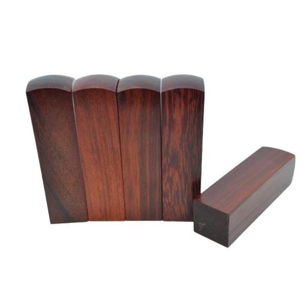 サイズ  約直径約18ｍｍ　高7ｃｍ  数量  1個   状態   新品（同等品の発送）   紅檀は銘木となる木材です、耐久性、密度も高く高級木材とされております。また艶上がりもよく印材としても大変珍重されております。※こちらの印材をベース...