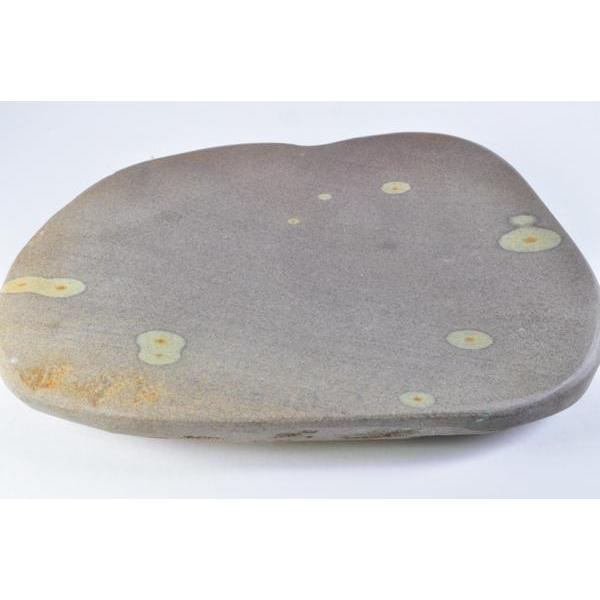 サイズ  画像参照   数量  1個   状態   新品   原石に近い状態になりますので硯板と原石の間になります。彫刻/装飾/木箱などが職人の手にかかる前の状態ですので比較的安価で販売が可能です。是非お買い求めくださいませ。当社が出品して...