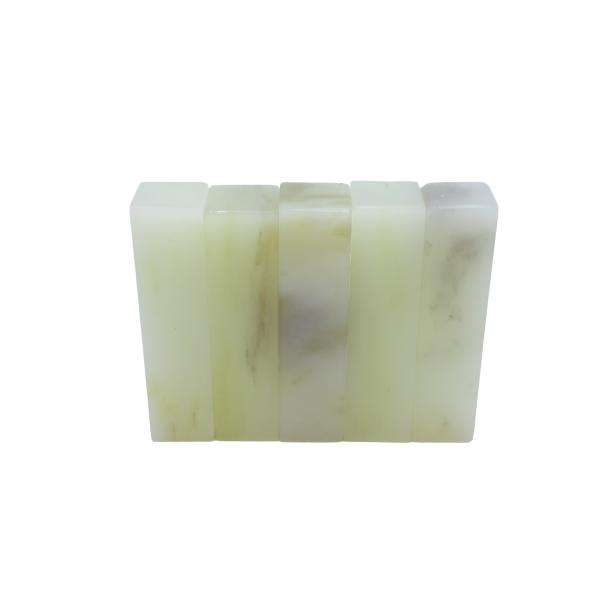 サイズ  約縦1.5ｃｍ　横1.5ｃｍ　高6ｃｍ   数量  1個   状態   新品（同等品ランダム発送です。）●広西白（こうせいはく）石の特徴広西白印材の特徴は、蝋石に近いほどの柔らかさです、篆刻初心者や、初めて印を彫る方に向いている印...