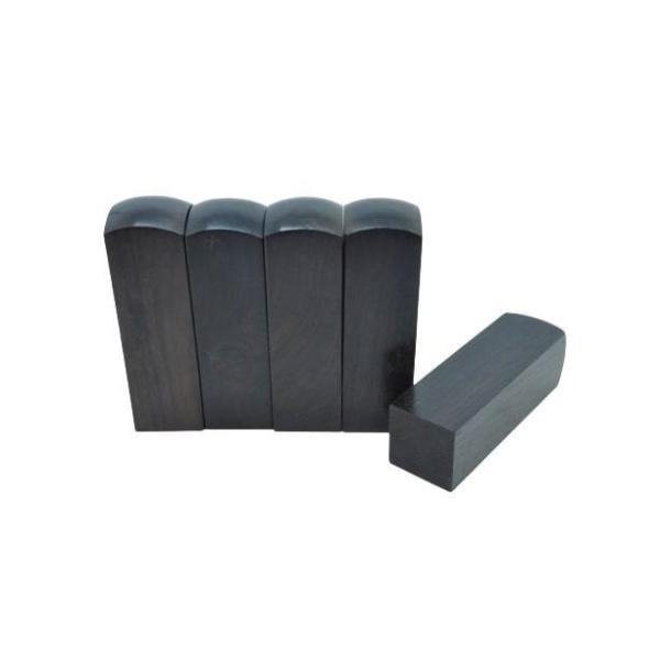 サイズ  約18ｍｍ　高7ｃｍ  数量  1個   状態   新品（同等品の発送）   黒檀は銘木となる木材です、耐久性、密度も高く高級木材とされております。また艶上がりもよく印材としても大変珍重されております。 ※こちらの印材をベースに印...