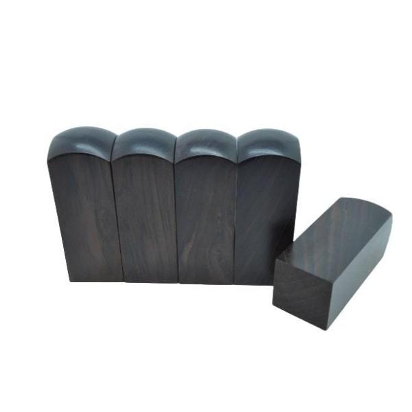 サイズ  約25ｍｍ　高7ｃｍ  数量  1個   状態   新品（同等品の発送）   黒檀は銘木となる木材です、耐久性、密度も高く高級木材とされております。また艶上がりもよく印材としても大変珍重されております。 ※こちらの印材をベースに印...