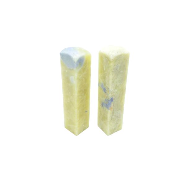 約サイズ：1.5ｃｍ角　高さ7ｃｍ数量：1セット（画像の現品）状態：新品材質：青田石藍花付属：なし●青田石の特徴青田石は篆刻印材の中で最もバランスの良いとされる印材です。カケ味/彫り味/色彩/高度/結晶粒度などバランスが良いとされていますが...