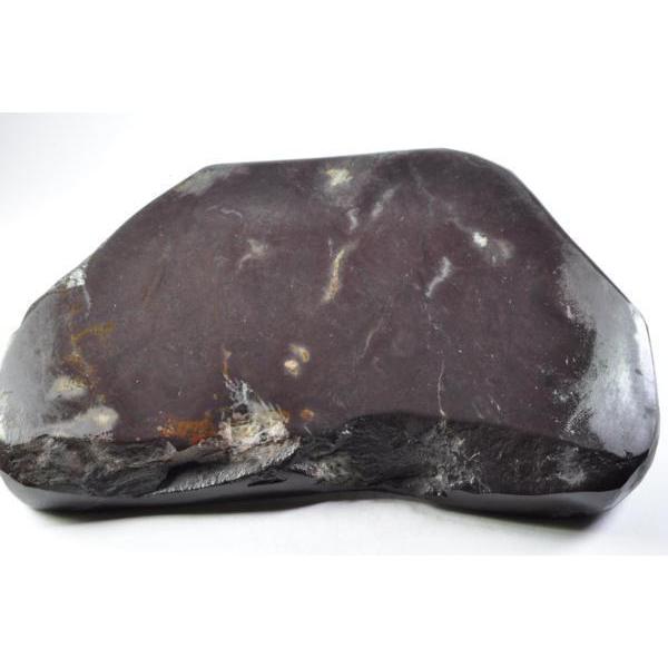 老麻子坑天青〜半原石です。原石に近い状態になりますので硯板と原石の間になります。彫刻/装飾/木箱などが職人の手にかかる前の状態ですので比較的安価で販売が可能です。是非お買い求めくださいませ。当社が出品しております、硯刀があれば、ご自身で装飾...