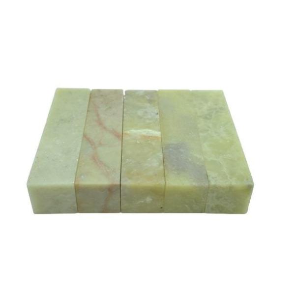 サイズ：1.5ｃｍ×1.5ｃｍ×7ｃｍ数量  1個  状態   新品（同等品ランダム発送です。）●青田石の特徴青田石は篆刻印材の中で最もバランスの良いとされる印材です。カケ味/彫り味/色彩/高度/結晶粒度などバランスが良いとされていますが、...