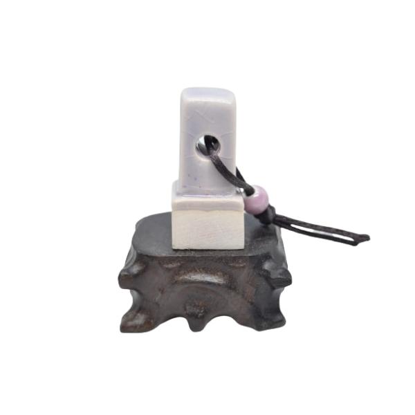 約サイズ：2.3ｃｍ角　高さ5ｃｍ状態：新品　数量：1個材質：陶器陶器材質の篆刻印材です、生焼きですので、篆刻刀で彫ることが可能ですが、相手が土ですので刃の消耗が激しいですので、石材用とは分けて陶器印用の篆刻刀をご用意ください。