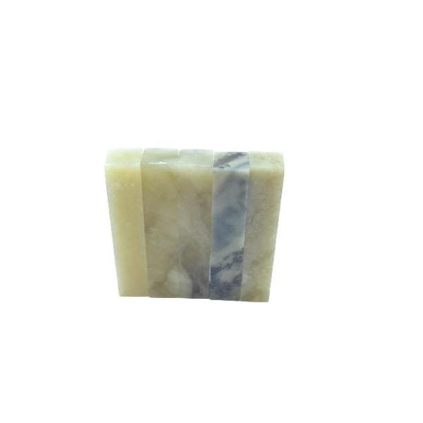 サイズ 1ｃｍ×1ｃｍ×約5ｃｍ〜7ｃｍ数量 1個状態 新品（同等品ランダム発送です。）●伊犁彩凍石（いりさいとうせき）の特徴伊犁彩凍石の特徴は、白黒が交じり合った文様が特徴の印材で粒子も安定しているため彫りやすく、扱いやすい印材です。この...