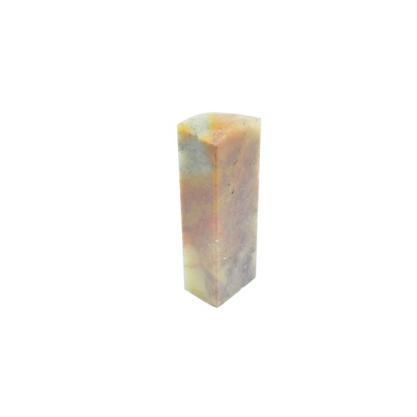 約サイズ：1.5cm×2.2ｃｍ角　高さ6ｃｍ数量：1（画像の現品）状態：新品材質：寿山芙蓉石付属：なし研磨：なし一言コメント：寿山芙蓉石です、研磨ですばらしいツヤが期待できます。●寿山芙蓉石の特徴寿山芙蓉石になります、非常に艶が美しく、キ...