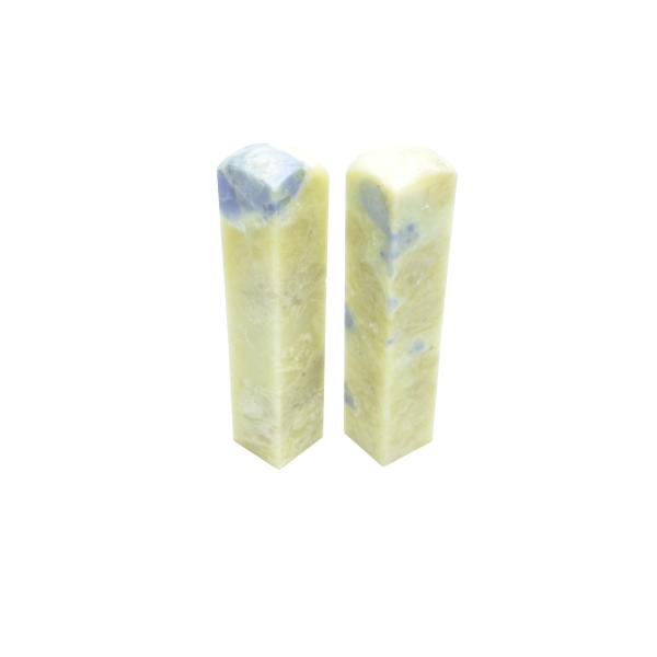 約サイズ：1.5ｃｍ角　高さ7ｃｍ数量：1セット（画像の現品）状態：新品材質：青田石藍花付属：なし●青田石の特徴青田石は篆刻印材の中で最もバランスの良いとされる印材です。カケ味/彫り味/色彩/高度/結晶粒度などバランスが良いとされていますが...