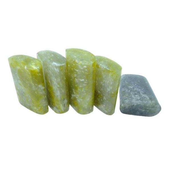 サイズ：2ｃｍ×4ｃｍ×高約5ｃｍ〜7ｃｍ数量 ：1個状態 ：新品（同等品ランダム発送です。）※色、サイズお選びできません。●菜花凍石の特徴菜花凍石の特徴は、菜花という名前からも、まるで印材に菜の花が咲いているかのような文様が特徴です。しか...