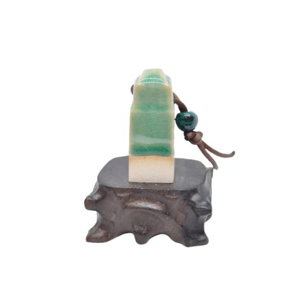 約サイズ：2ｃｍ角　高さ5ｃｍ状態：新品　数量：1個材質：陶器陶器材質の篆刻印材です、生焼きですので、篆刻刀で彫ることが可能ですが、相手が土ですので刃の消耗が激しいですので、石材用とは分けて陶器印用の篆刻刀をご用意ください。