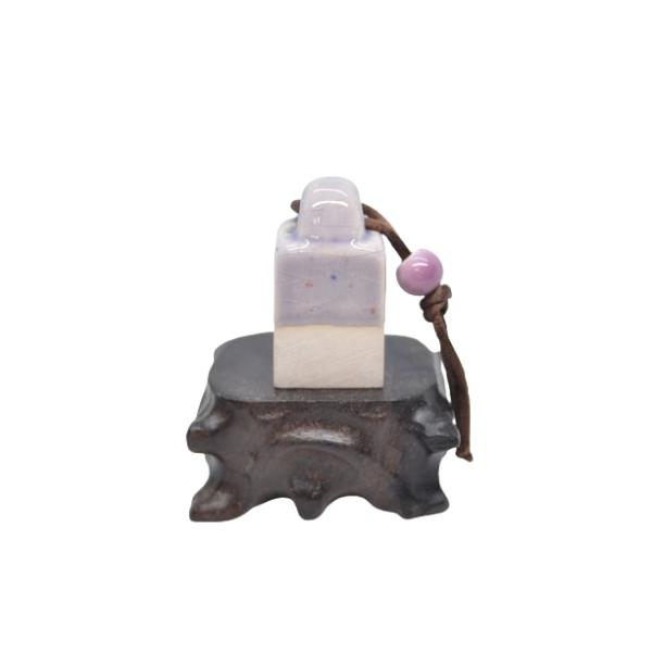 約サイズ：2.4ｃｍ角　高さ4ｃｍ状態：新品　数量：1個材質：陶器陶器材質の篆刻印材です、生焼きですので、篆刻刀で彫ることが可能ですが、相手が土ですので刃の消耗が激しいですので、石材用とは分けて陶器印用の篆刻刀をご用意ください。