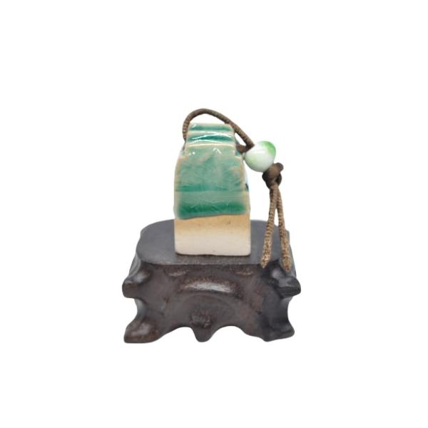 約サイズ：2.5ｃｍ角　高さ4.5ｃｍ状態：新品　数量：1個材質：陶器陶器材質の篆刻印材です、生焼きですので、篆刻刀で彫ることが可能ですが、相手が土ですので刃の消耗が激しいですので、石材用とは分けて陶器印用の篆刻刀をご用意ください。
