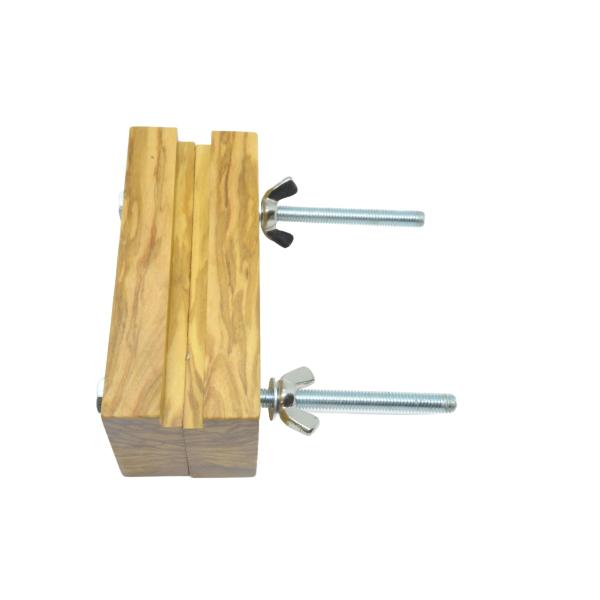 約サイズ  約4cm×10cｍ厚4.5cｍ最小印材：1.5ｃｍ角以上の印材に対応   数量 ：1個   状態 ：新品発送：画像の現品をお届けいたします製造：日本製　素材：オリーブウッド比重：0.80〜0.88（※1以上で水に沈みます。）材質...