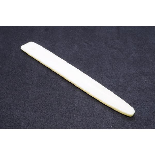 冬季、手首痛くなってませんか？印泥を混ぜる骨ヘラです。数量：一本素材：牛骨状態：新品約サイズ：8ｃｍ