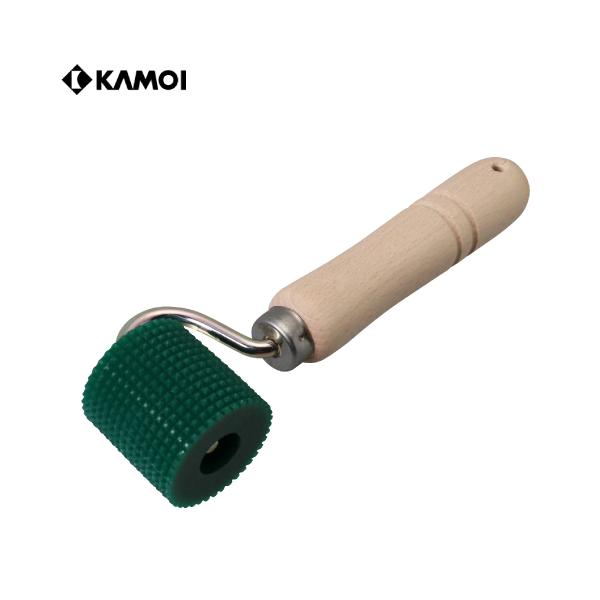 テープ×ローラーで、より美しい仕上がりを実現！プライマー不要!はがれやすい布テープの不満を解消、テープ×ローラーで、より美しい仕上がりを実現！テープがしっかり粘着。ローラーの凹凸がさらにしっかり押さえます。どんな粗面とも闘う「風神ローラー」...