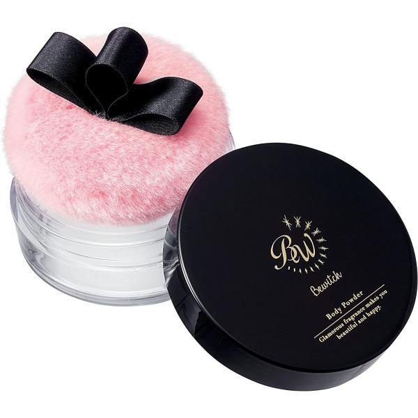 ★for Woman★●多くの女性がなりたいと願う「クール」&amp;「キュート」。<br>その両方を叶えるブランド『Bewitch』。パウダーがパフに内蔵されたパウダーinタイプ。パフで肌をなでると魔法の香りに包まれ、キラキラ...