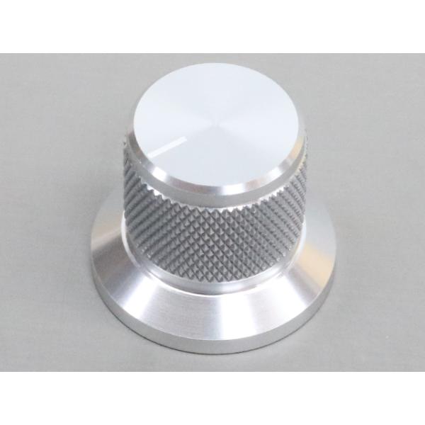 ■商品説明■・アルミ削り出しツマミ 30mm・6mmの軸用(シャフト)・色はシルバーです。・シャフトとの固定方法はイモネジで固定します。※イモネジも付属してます。■販売単位■・1個■商品状態■・新品(未使用品)■お支払方法■・銀行振込・郵便...