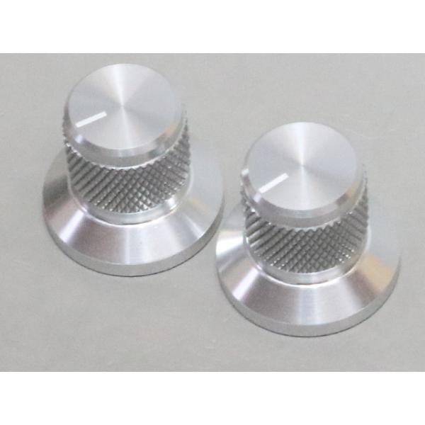 ■商品説明■・アルミ削り出しツマミ 25mm・6mmの軸用(シャフト)・色はシルバーです。・シャフトとの固定方法はイモネジで固定します。※イモネジも付属してます。■販売単位■・1セット (2個)■商品状態■・新品(未使用品)■お支払方法■・...