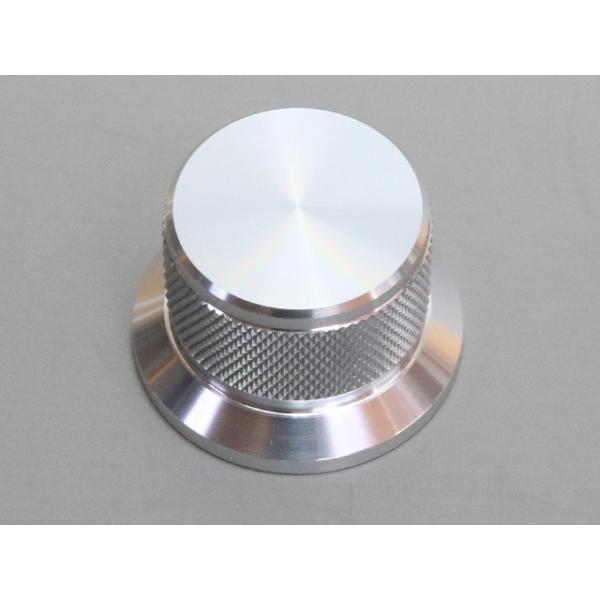 ■商品説明■・アルミ削り出しツマミ 38mm・6mmの軸用(シャフト)・色はシルバーです。・シャフトとの固定方法はイモネジで固定します。※イモネジも付属してます。■販売単位■・1個■商品状態■・新品(未使用品)■お支払方法■・銀行振込・郵便...