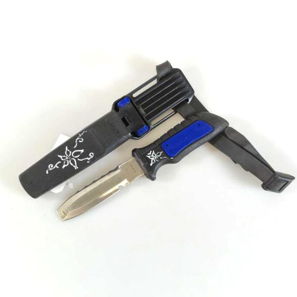 【中古品ランク】B【ブランド】Fusilier【カラー】ブラック/ネイビー【状態コメント】・ケースとハンドルに擦れ傷など使用感がありますが、全体的に程度良好品です。・刃には錆がありません。・ケースとハンドルに花のデザインが描かれています。・...