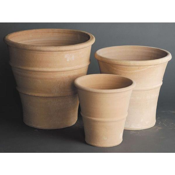 CRETE IN GREECEのテラコッタ。ギリシャ・クレタ島シリーズはハンドメイド品であるため、同じモデルでも、サイズや模様などに多少の個体差が見られる場合があります。また、窯の火の当たり具合で色味が異なる事があります。サイズ表記は概寸で...