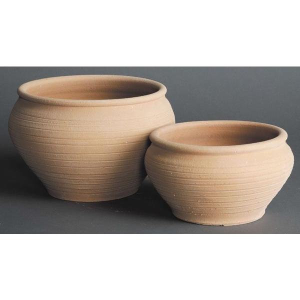 CRETE IN GREECEのテラコッタ。ギリシャ・クレタ島シリーズはハンドメイド品であるため、同じモデルでも、サイズや模様などに多少の個体差が見られる場合があります。また、窯の火の当たり具合で色味が異なる事があります。サイズ表記は概寸で...