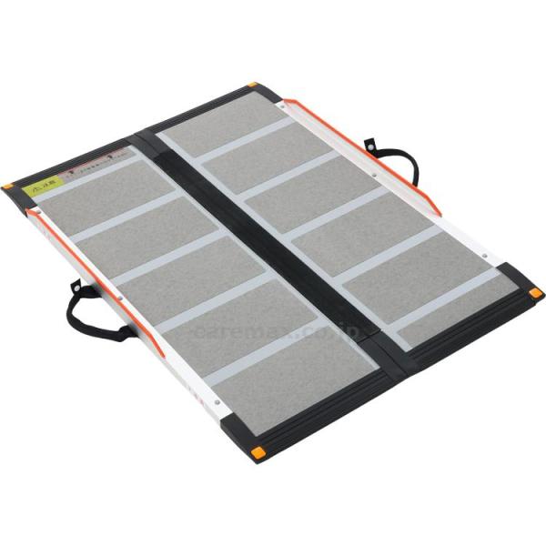 ・安心と使いやすさにスマートさをプラス。幅70cmで狭い間口へも対応。・折りたたみ・自立するので持ち運びに便利！・高さ2.5cmの脱輪防止エッジあり。・取っ手付き。・脱輪防止エッジ付き。下端部までエッジが無いため狭い場所での乗り入れが簡単。...