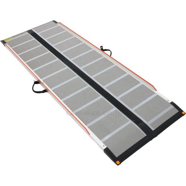 ・安心と使いやすさにスマートさをプラス。幅70cmで狭い間口へも対応。・折りたたみ・自立するので持ち運びに便利！・高さ2.5cmの脱輪防止エッジあり。・取っ手付き。・脱輪防止エッジ付き。下端部までエッジが無いため狭い場所での乗り入れが簡単。...