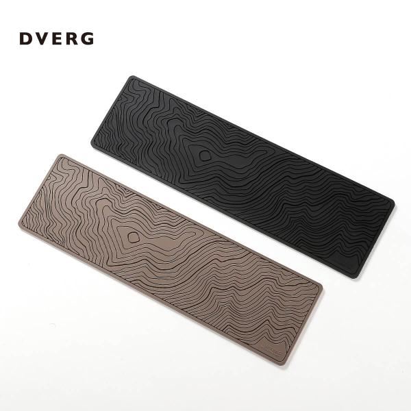 人気のバーマットからハーフサイズが登場。■ブランド名：DVERG ■商品名：Topographic Bar Mat(ハーフ） ■商品型番：― ■カラー：ブラック,ブラウン ■サイズ：約590mm×170mm ■素材：ラバー ■重量：ー ■生...