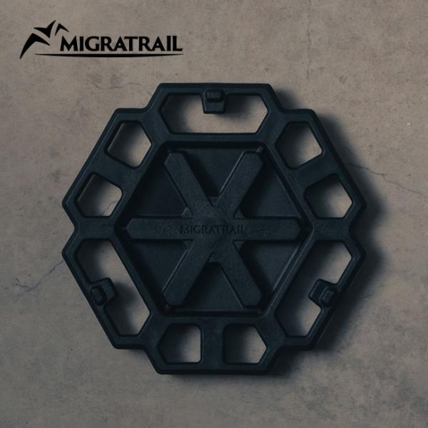 用途を選ばない、変化する万能プレート。■ブランド名：MIGRATRAIL ■商品名：ジオメトリックプレート ■商品型番：G5203 ■カラー：ブラック ■サイズ：縦116ｍｍ ／ 横121ｍｍ ／ 厚み14.5ｍｍ ■素材：PA66ナイロン...