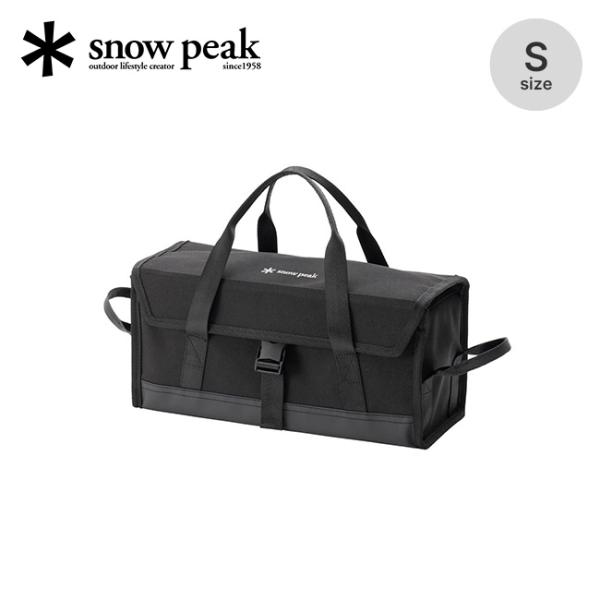 小物ギアの保管・携行に適した定番コンテナがリニューアル■ブランド名：snow peak■商品名：マルチコンテナS■商品型番：UG-473■カラー：ー■サイズ：340×130×155(h)mm■素材：ポリエステル、ナイロン、ポリエチレン、ポリ...