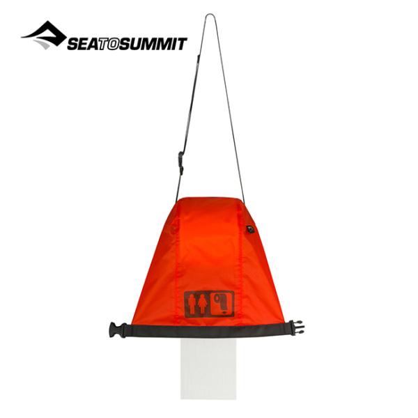 枝などにひっかけて使えるトイレットペーパーホルダーです。底に開口部から紙を引っ張ってとることができ、 中のトイレットペーパーを汚さず、清潔に保ってくれるのでキャンプなどで便利な一品です。■ブランド名：SEA TO SUMMIT■商品名：ウル...