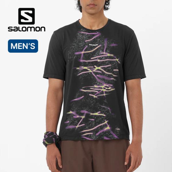 濡れた後でもすばやく乾くよう設計されているTシャツ■ブランド名：SALOMON ■商品名：シェイクアウトコア GFX メンズ ■商品型番：― ■カラー：ディープブラック【LC2791700】 ■サイズ：M,L,XL ■素材：100% ポリエ...
