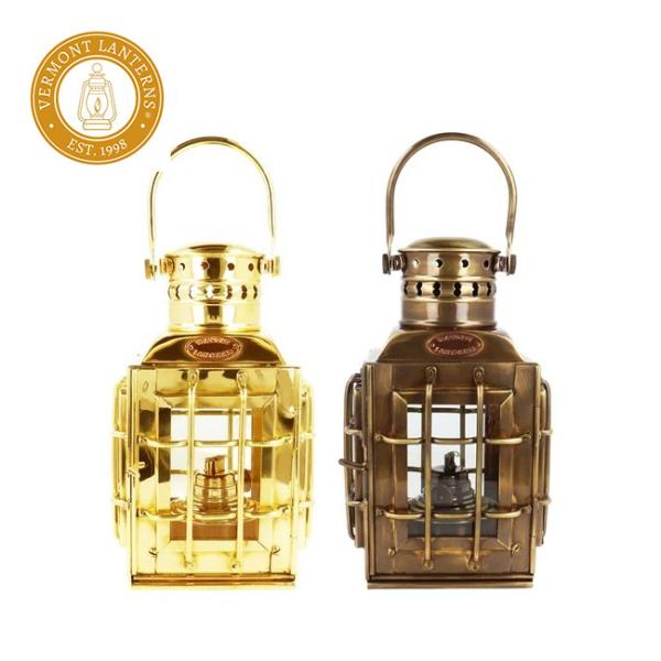 無骨さと美しさを兼ね備えたミニオイルランタン■ブランド名：Vermont Lanterns ■商品名：ミニシップチーフ オイルランタン ■商品型番：― ■カラー：ブラス,アンティークブロンズ ■サイズ：W120 × D120 × H320m...