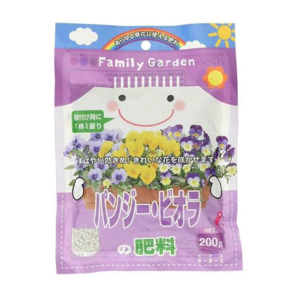 お庭をきれいに賑わす、パンジーとビオラの専用肥料です花付きを良くするリン酸成分入り肥料です。プランターにまく場合、軽く一握り（約20g）