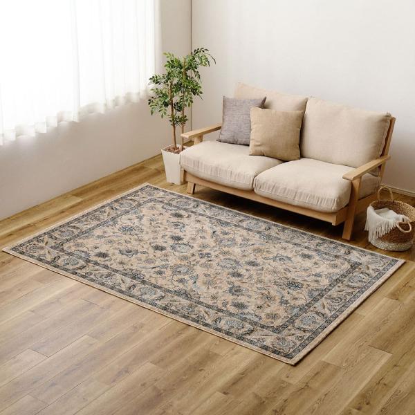 格式高い伝統柄と深みのある色合い、クラシカルなペルシャ調デザインをベースに、繊細な花柄モチーフを緻密に織り上たウィルトンラグ。500,000ノットの高密度なパイルは、短めの毛足ながらもしっかりとした厚みを感じられ、踏み心地の良さや長く使える...