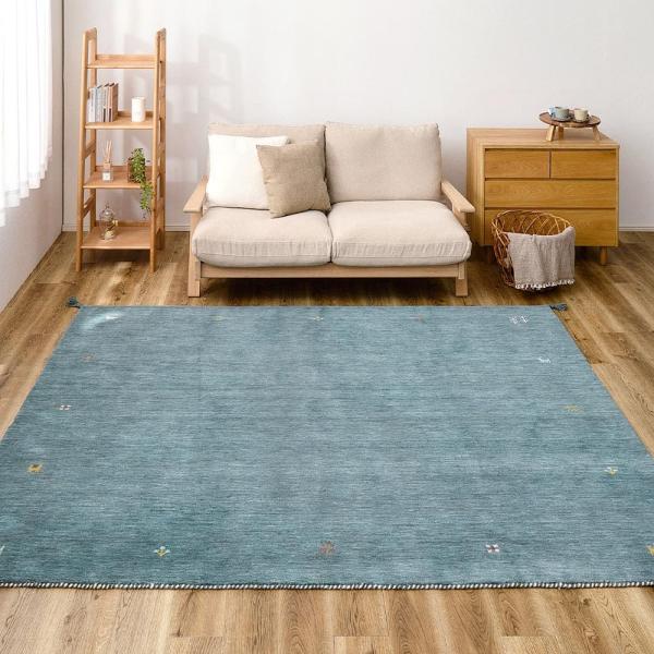 自然のぬくもりを感じさせる落ち着いた色合いが魅力のギャッベ「TXシリーズ」。モダンにもナチュラルにも心地よく馴染み、お部屋に穏やかな雰囲気をもたらします。たっぷりの天然ウールを織り込み、ふんわりとした足ざわりと優れた弾力性を両立。夏はさらり...