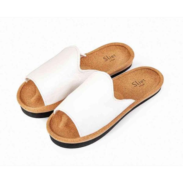 体の重心を後ろに意識させることで、下腹、ヒップ、ふくらはぎにキュッと力が入り体幹が鍛えられ体のラインを整えるスリッパです。立ちヨガの基本ポーズ「山のポーズ」にヒントを得て生まれたスリエットY-Type。スリエットY-Typeは独自の傾斜ソー...