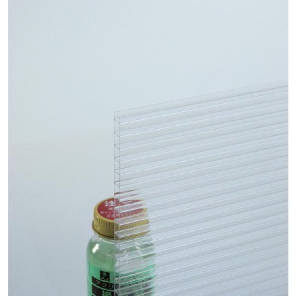 ●ポリカーボネート樹脂製だから耐久性に優れ、大変丈夫です。●燃えにくく、安全で、過酷な温度環境にも耐えられます。●耐候性に優れ、透明感が長時間保てます。●空気層を持つ中空構造だから断熱、保温性に優れています。●軽くて施工が容易です。●色：透...