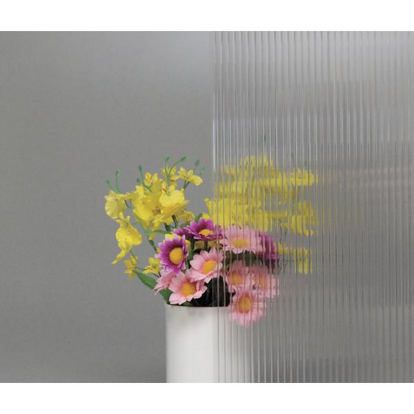 ●ポリカーボネート樹脂製だから耐久性に優れ、大変丈夫です。●空気層を持つ中空構造なので、断熱・保温性に優れています。●耐候性に優れ、透明感が長期間保てます。●燃えにくく、安全で、過酷な温度環境にも耐えられます。●軽くて施工が容易です。●色：...