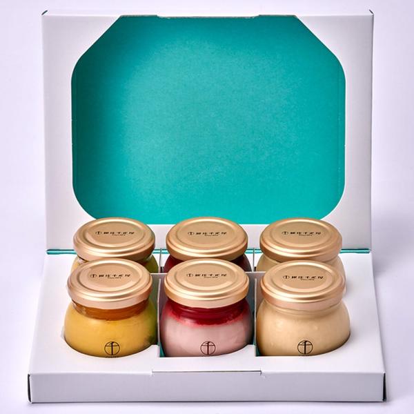 素材をいかしたフルーツソースをふんだんに使用したプリンです。なめらかな食感をお楽しみください。冷蔵庫で解凍してお召し上がりください。●内容量プレーン・いちごプリン・マンゴープリン×各２個　計6個●賞味期限冷凍30日