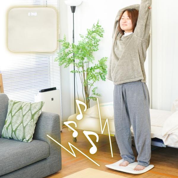 踏まないと鳴り止まない！強制的に立って二度寝を防止する目覚ましマットつい二度寝をしてしまう方、朝に弱い方必見！踏み続けないと鳴り止まない目覚ましマットの登場です。一度立ってしまえば目覚めもすっきり！なかなかベッドから出られない方のへの救世主です。